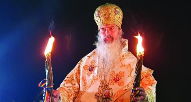 ÎPS Teodosie Petrescu refuză lumina de la Patriarhie… o aduce el de pe ...